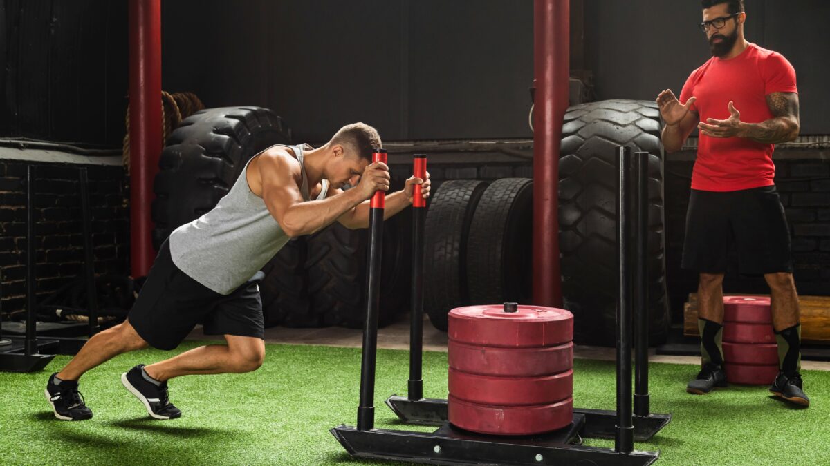 Sled push : renforcer force et endurance avec un exercice complet